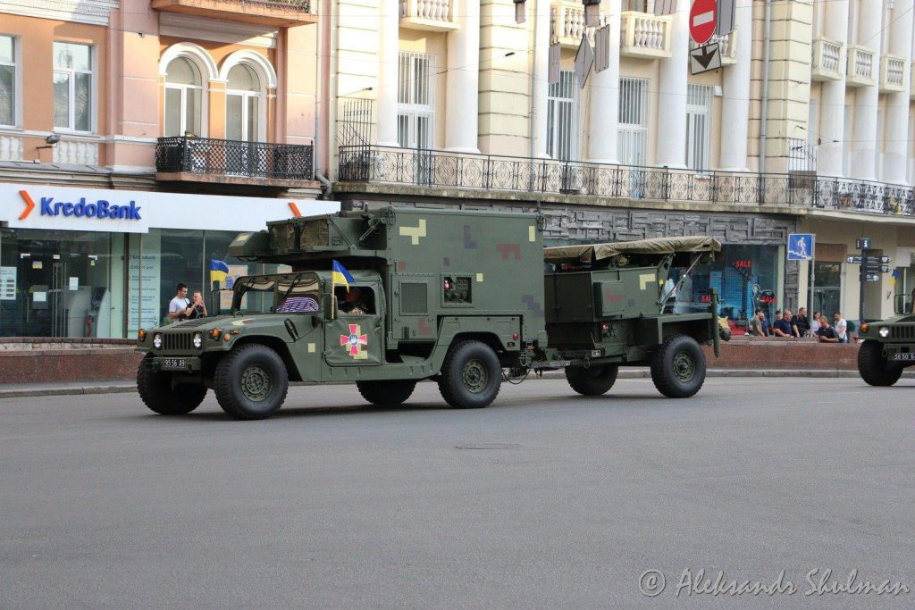 Lithuania handed over to Ukraine HMMWV and body armor - Militarnyi