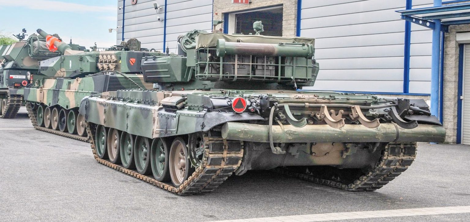 The Ukrainian military are mastering Polish T-72M1 and T-72M1R tanks