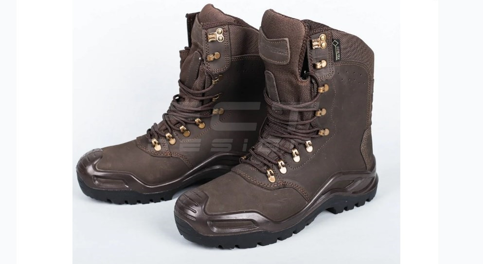 Russian soldiers change into Ukrainian military boots - Militarnyi