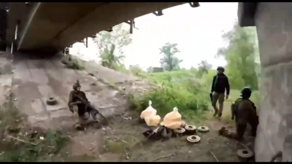 The soldiers of the National Guard of Ukraine showed how they blew up ...
