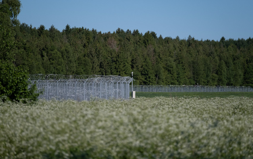 Lithuania completes construction of the fence along the border with ...