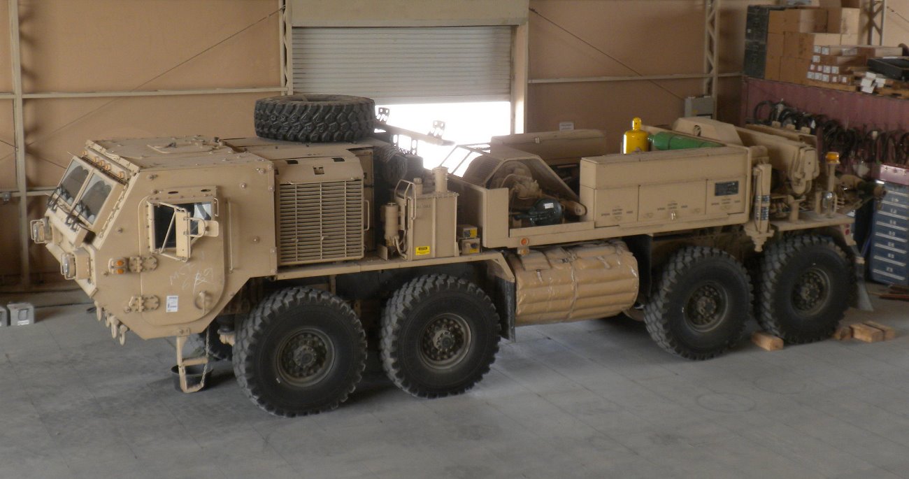 Україна отримала ремонтно-евакуаційні машини M984A4 HEMTT