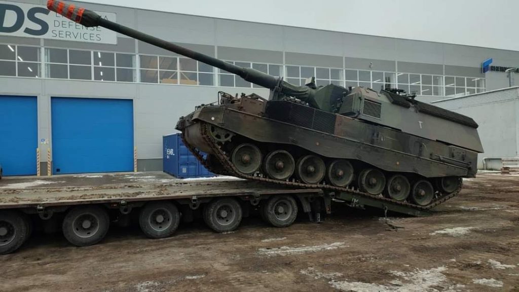 Lithuania hands over two more repaired PzH 2000 and ammunition to ...