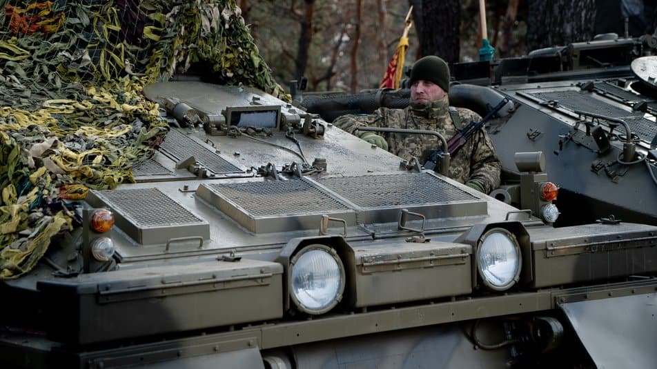 Харківську ТрО озброїли бронемашинами Spartan