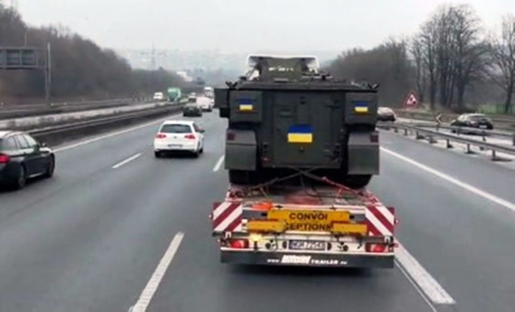 FV432 Bulldog APC heading to Ukraine - Militarnyi