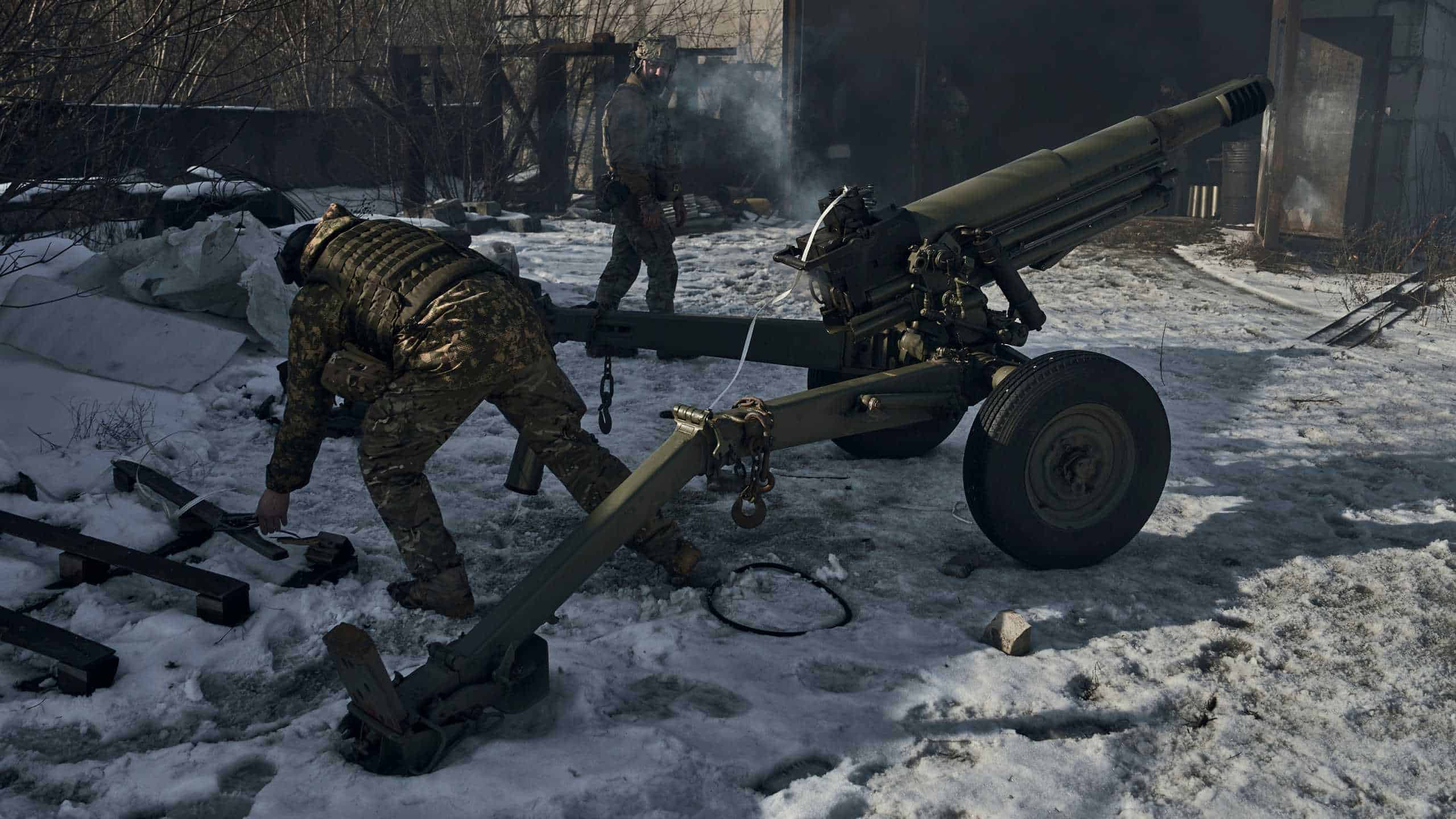 Ukrainian Armed Forces use OTO Melara Mod 56 105mm howitzer in Donbas