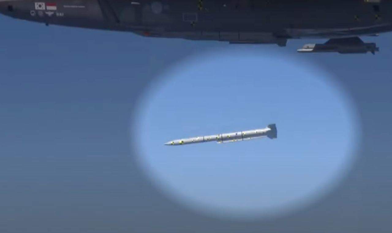KF-21 fighter jet prototype successfully launched Meteor missile ...