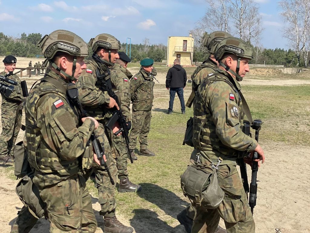 Poland launches military training courses for civilians - Militarnyi