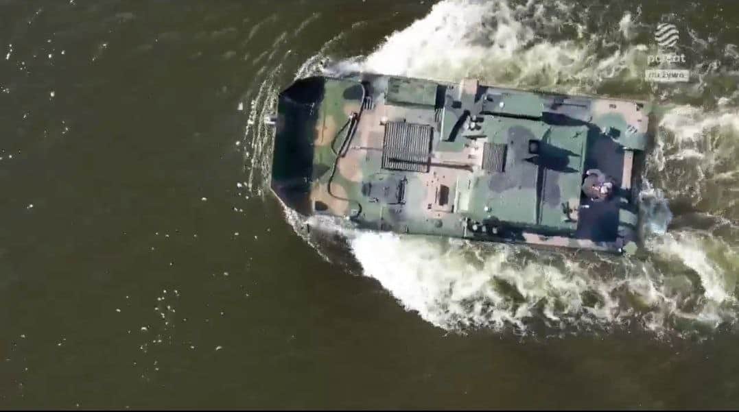 The newest Borsuk infantry fighting vehicle was tested on water ...