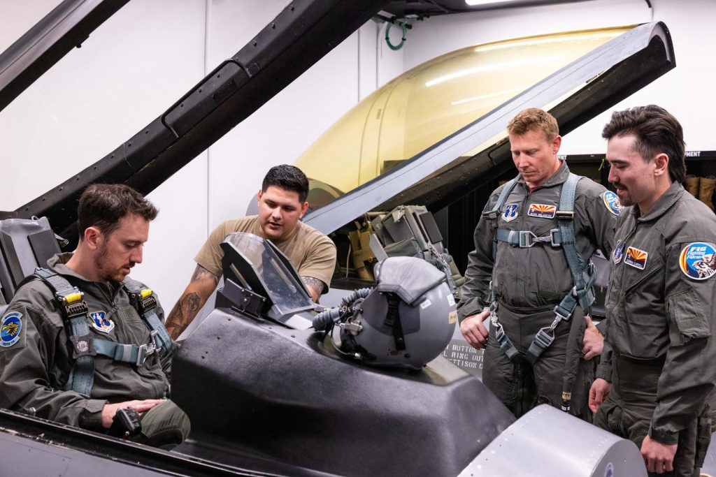 First four Ukrainian pilots to complete F-16 training by summer - Militarnyi