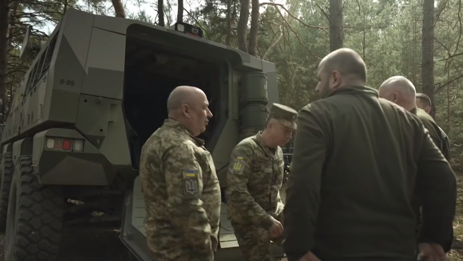 A new Ukrainian-made armored vehicle was presented to the Commander-in ...