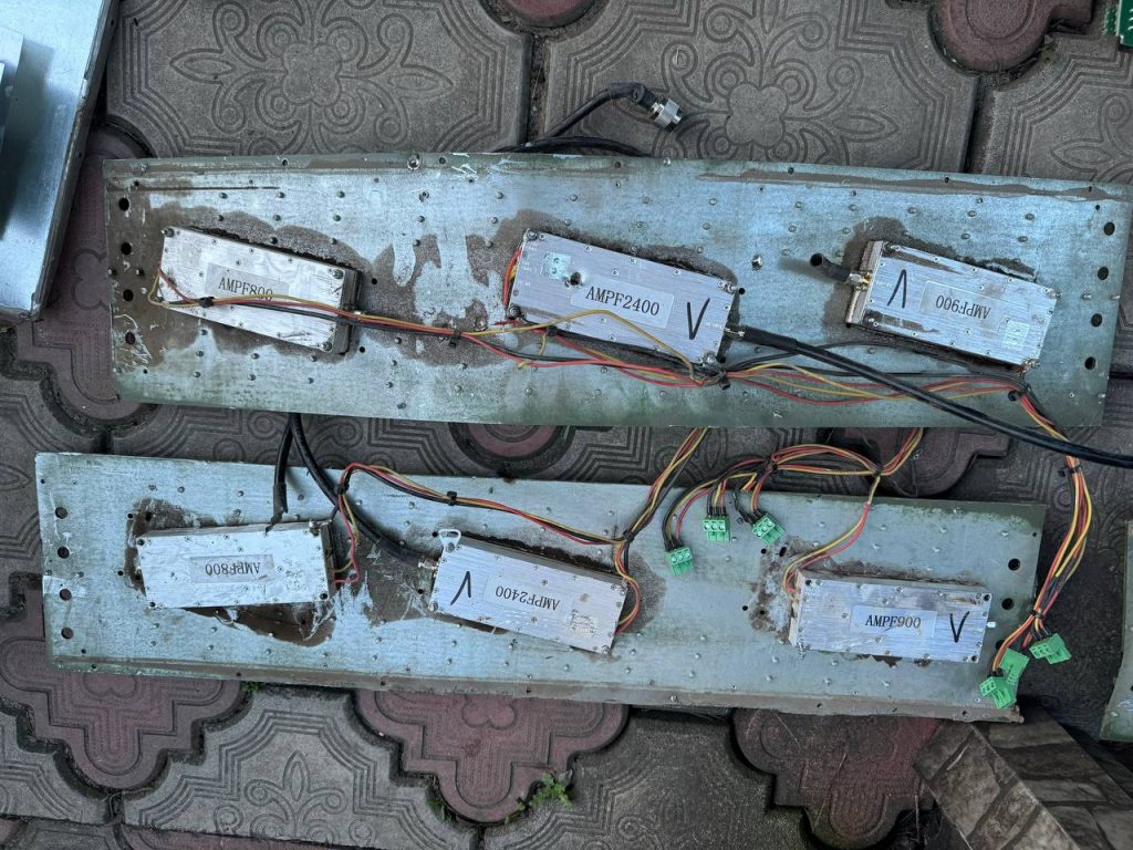 Ukrainian Experts Study Captured Russian Tank’s EW System - Militarnyi