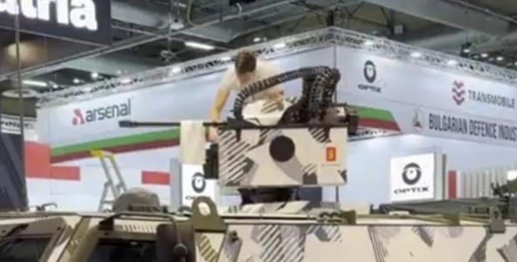 Patria introduced a new FAMOUS caterpillar armored personnel carrier ...