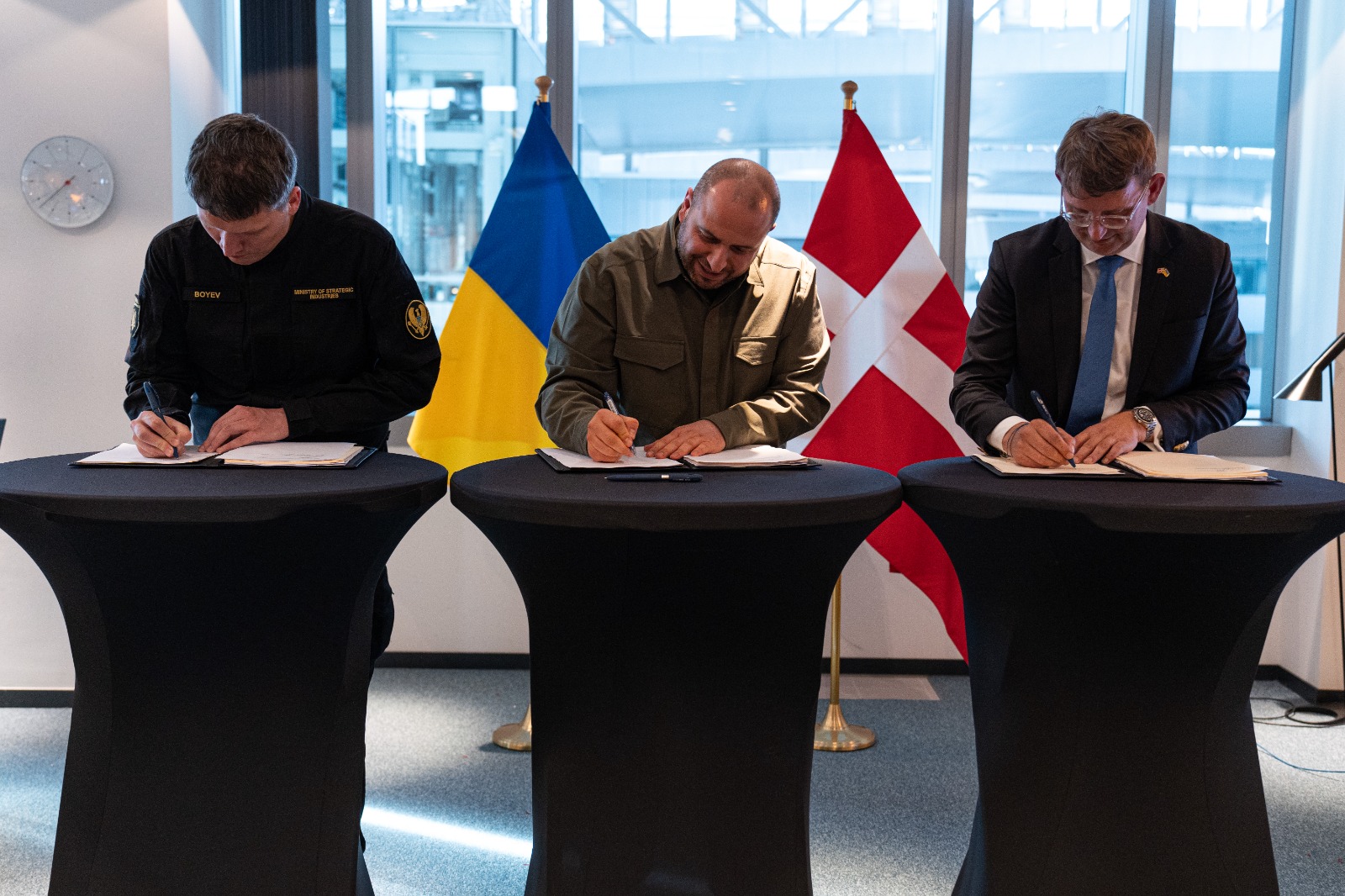 Denmark becomes the first NATO country to buy Ukrainian weapons for the ...