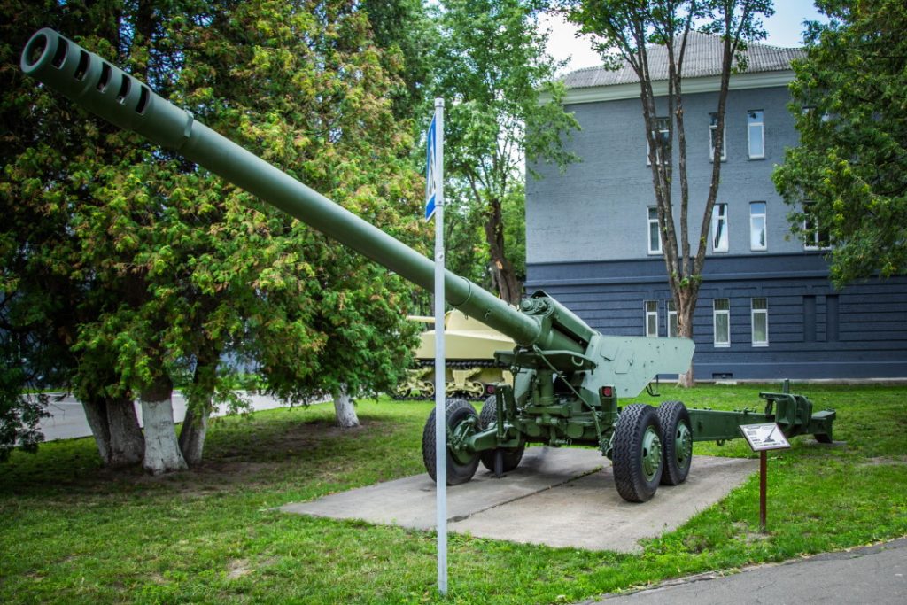 Ukraine Unveils Towed Bohdana Artillery System to Foreign Partners ...