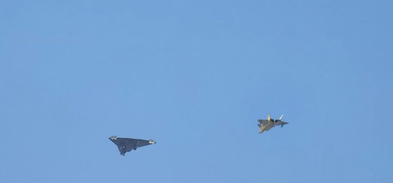 China has tested a prototype of an unknown aircraft: Loyal wingman UAV ...