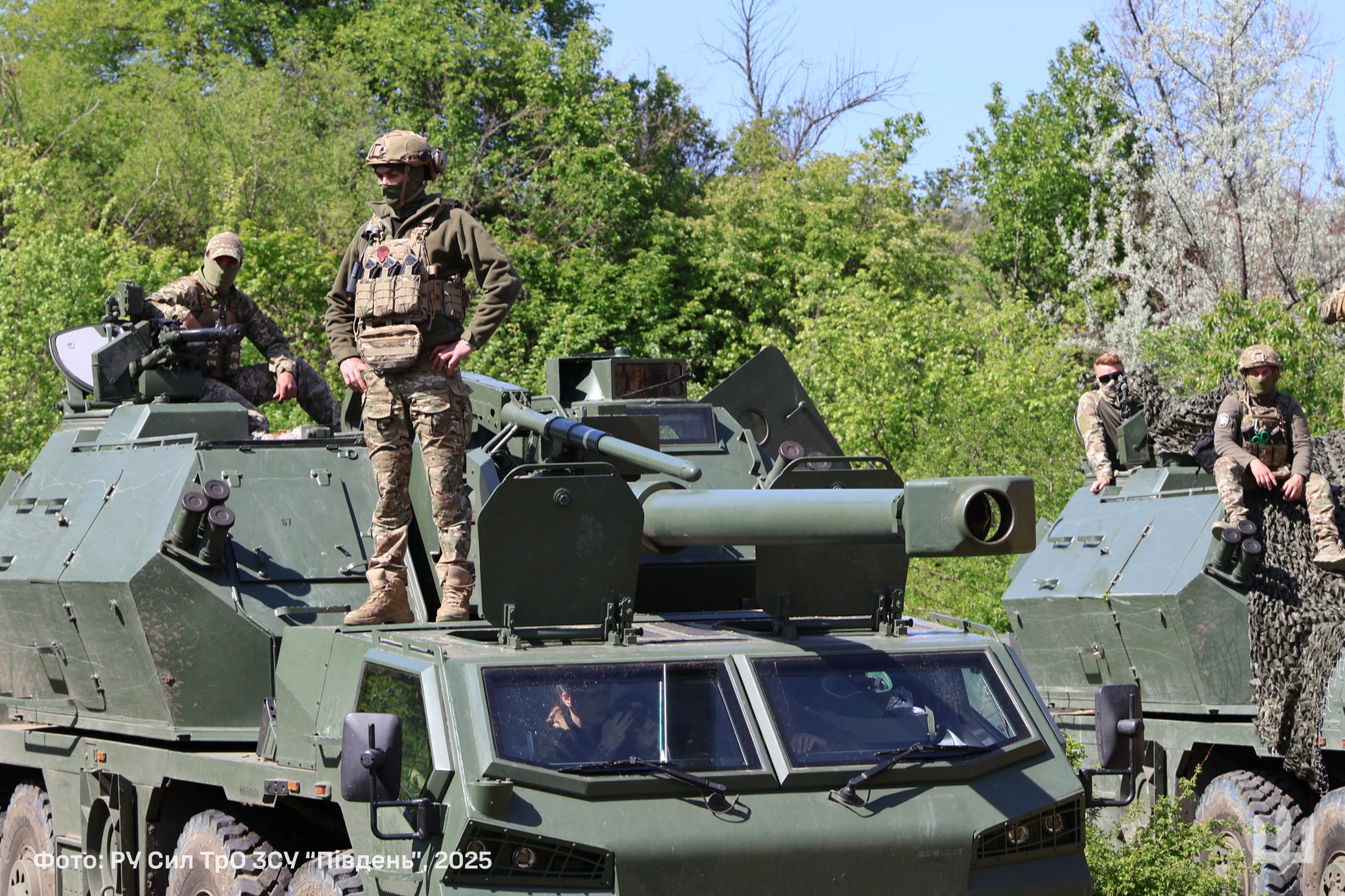 Territorial Defense Forces Receive Czech-Made Dana-M2 Self-Propelled ...