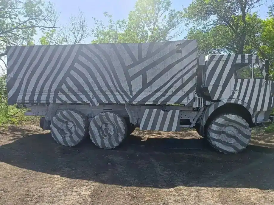Russian Forces Use WWI-Era Dazzle Camouflage to Counter AI Drones